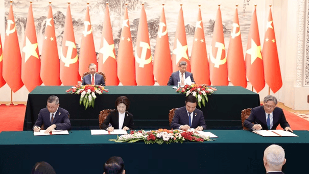 Vietnam–China sign two MOUs to advance cross-border supply chains and ...