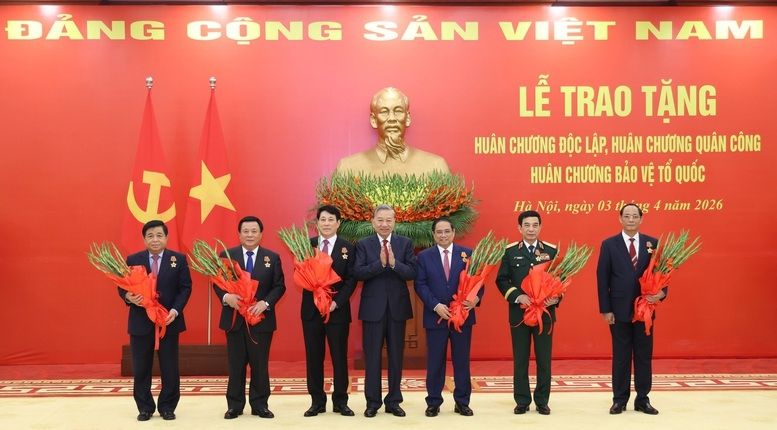 Top Vietnamese leaders awarded high honors at central ceremony | Index.vn